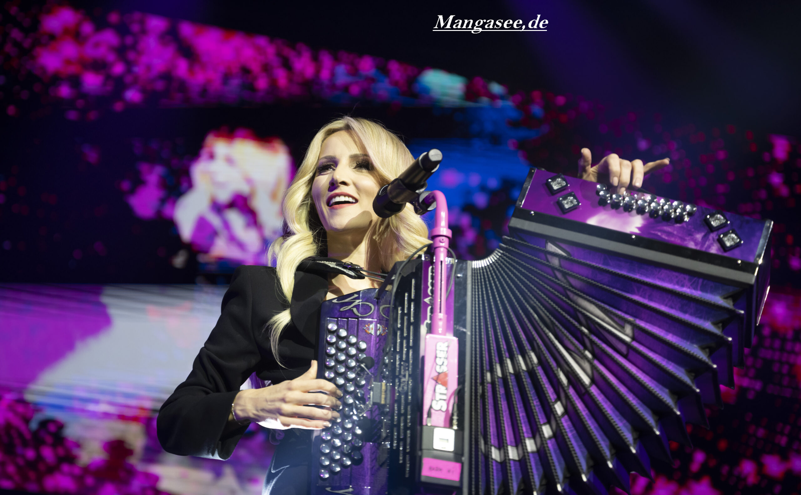 Melissa Naschenweng: Die Königin der modernen Volksmusik - Mangasee